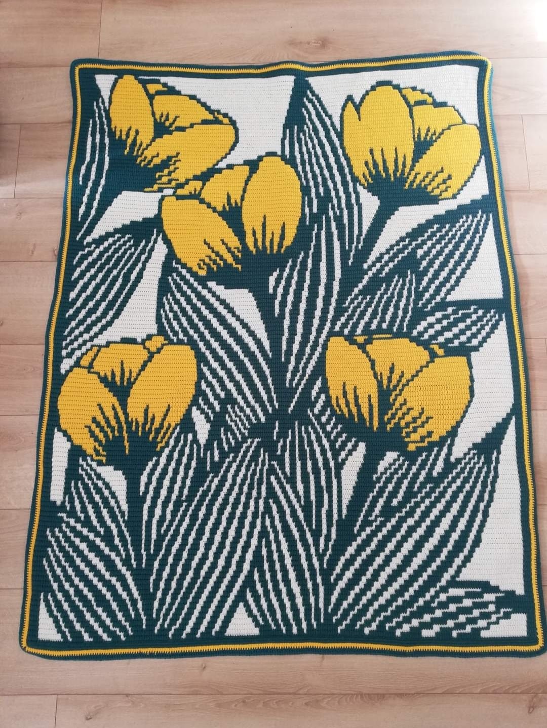 Patron "Nelly and her Tulips" – Juste un Petit Point